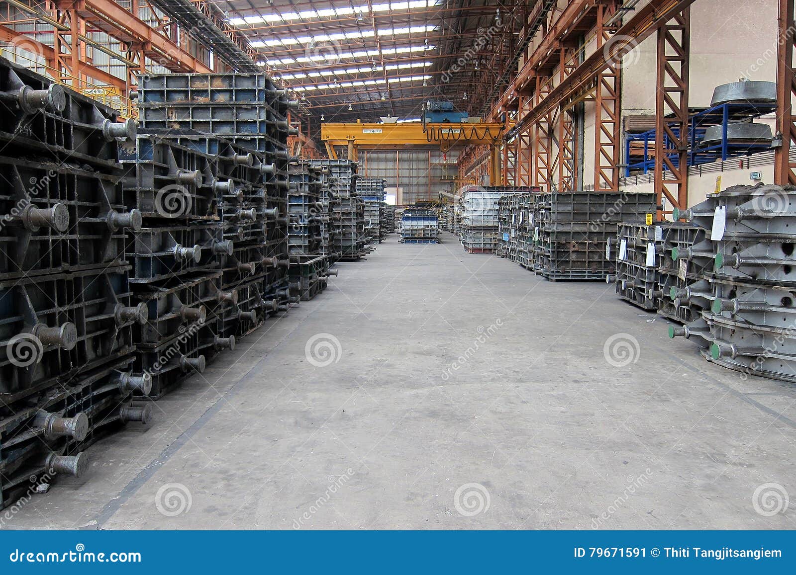 Cope And Drag Mold Royalty-Free Stock Photo | CartoonDealer.com #79671591