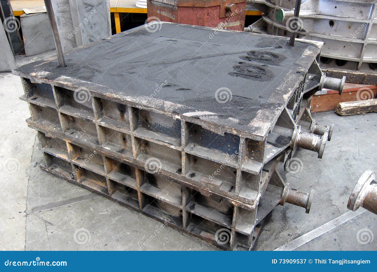 Cope And Drag Mold Royalty-Free Stock Photo | CartoonDealer.com #79671591