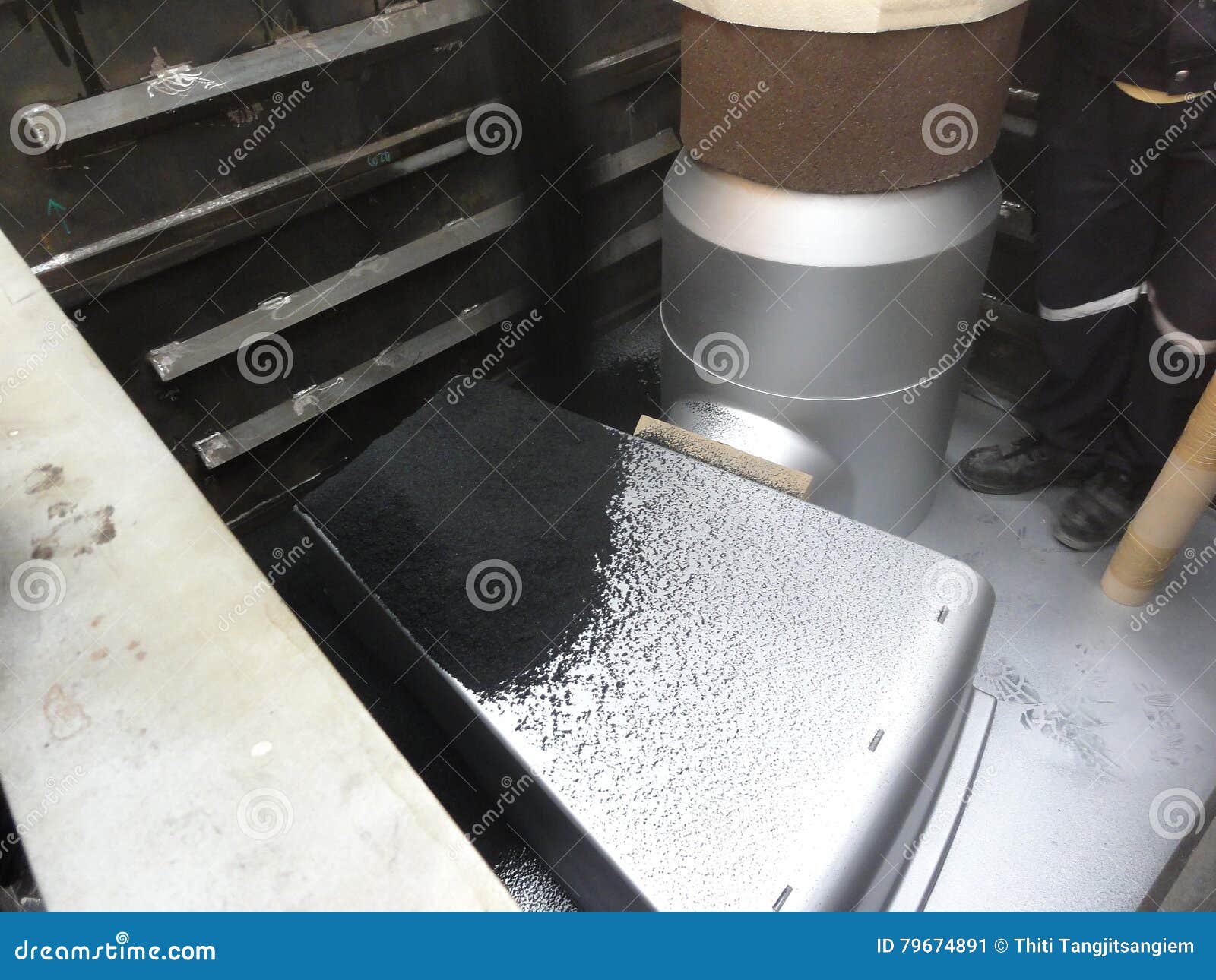 Cope And Drag Mold Royalty-Free Stock Photo | CartoonDealer.com #79671591