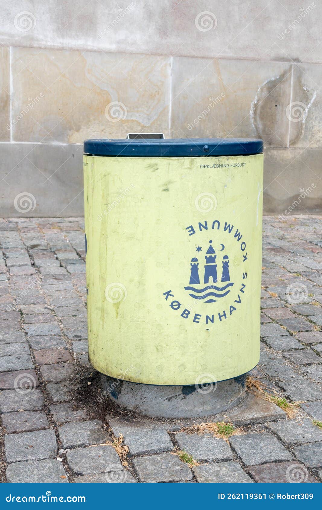 Trash bin in Copenhagen editorial photo. Image of green - 262119361