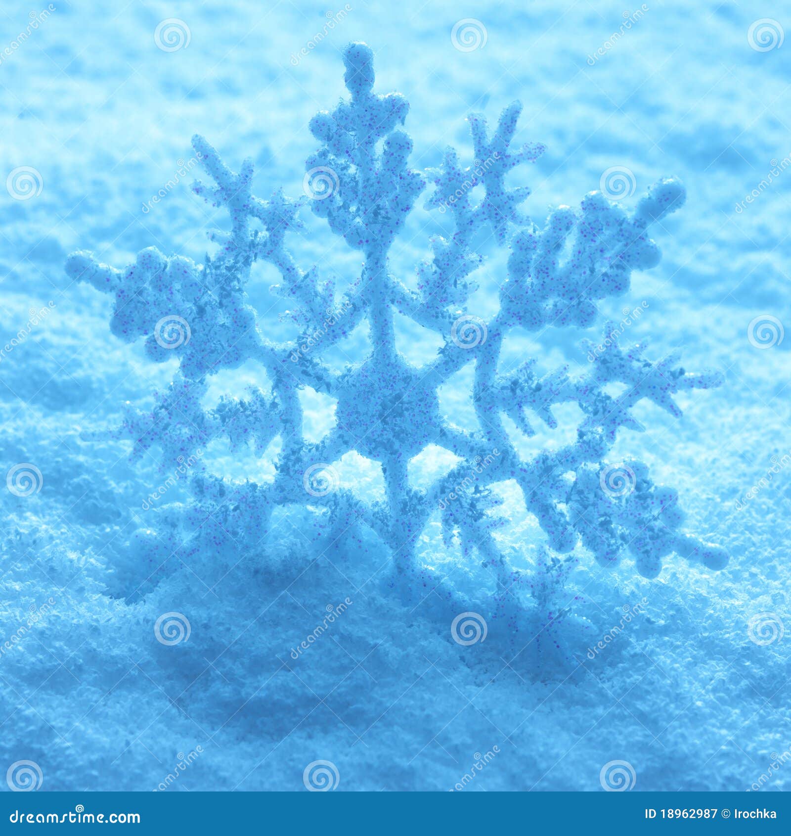 Copo De Nieve Grande En Nieve Imagen de archivo - Imagen de exterior ...