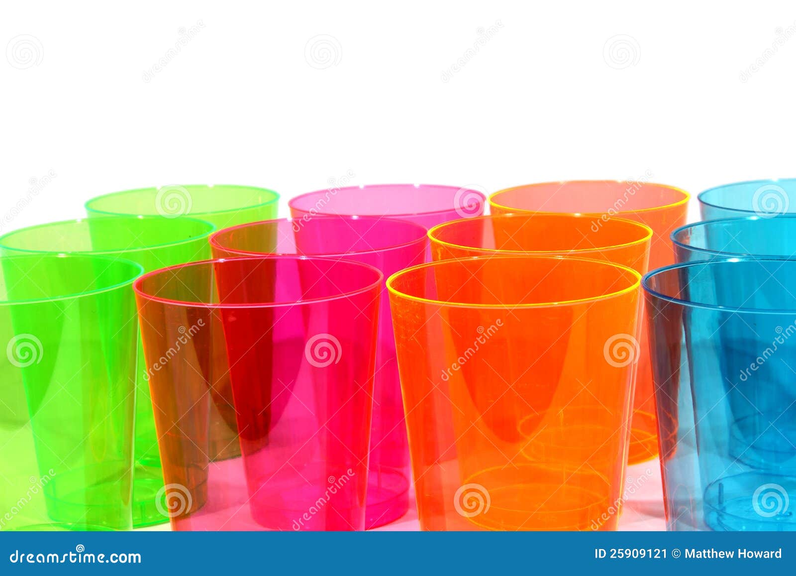 Copos coloridos imagem de stock. Imagem de cafeteria - 25909121