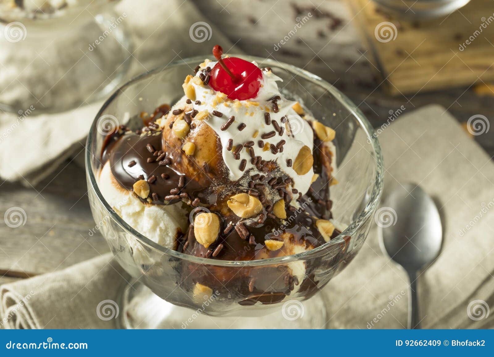 Coppa Gelato Casalinga Dolce Immagine Stock - Immagine di ciliegia ...