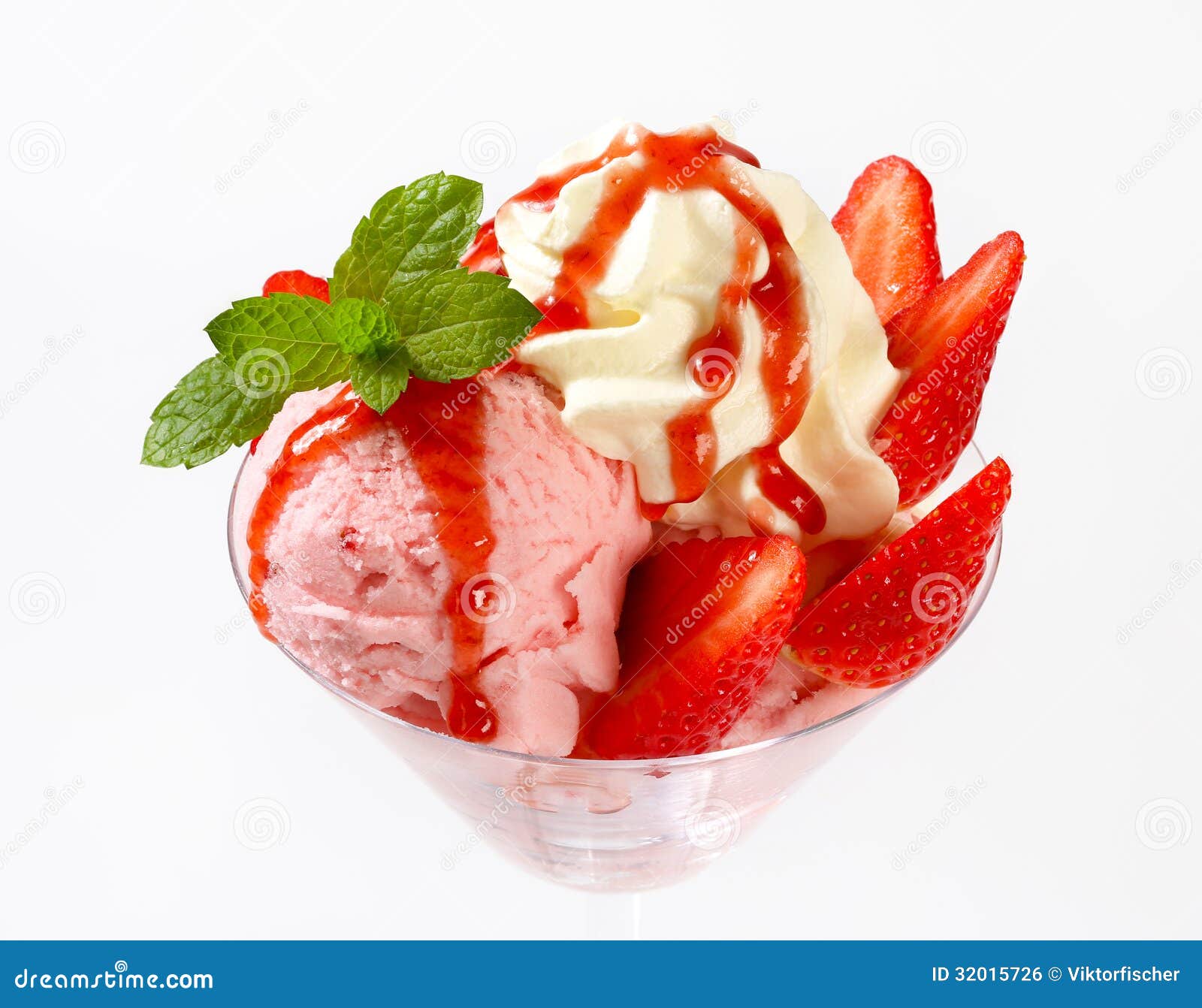 Coppa gelato della fragola fotografia stock. Immagine di studio - 32015726 Coppa gelato della fragola fotografia stock. Immagine di studio - 32015726