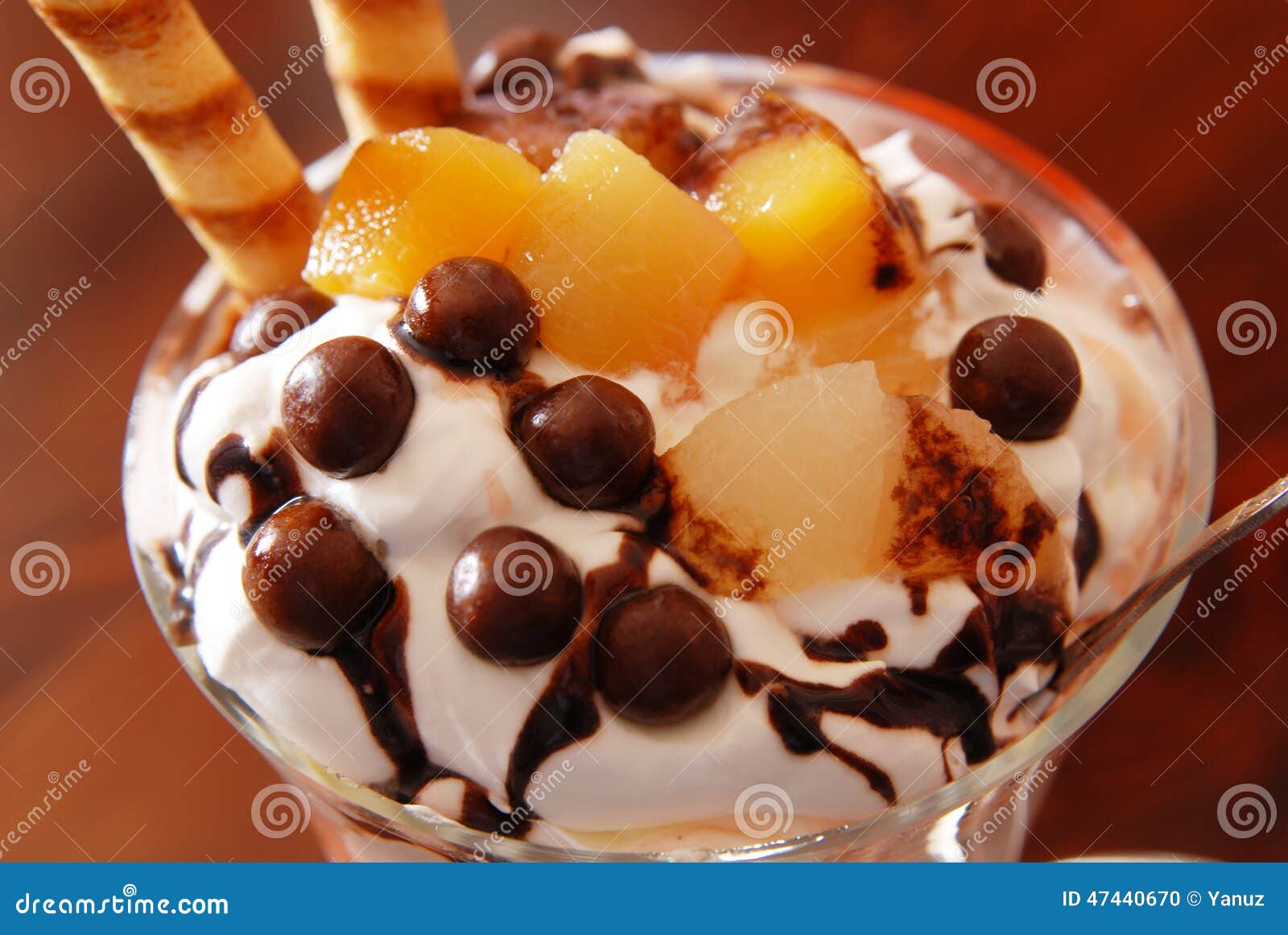 Coppa Gelato Della Vaniglia Fotografia Stock - Immagine di sbattuto ...