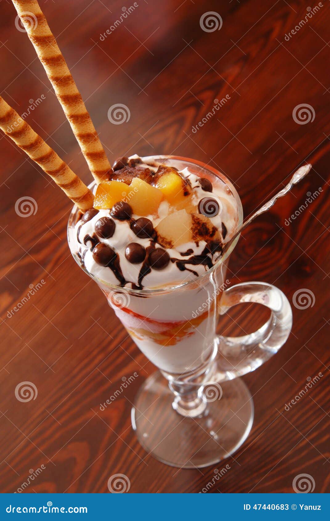 Coppa Gelato Della Vaniglia Immagine Stock - Immagine di parfait ...