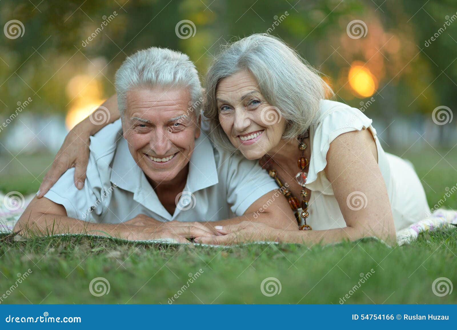 Coppie Anziane Che Smilling Insieme Fotografia Stock - Immagine di ...