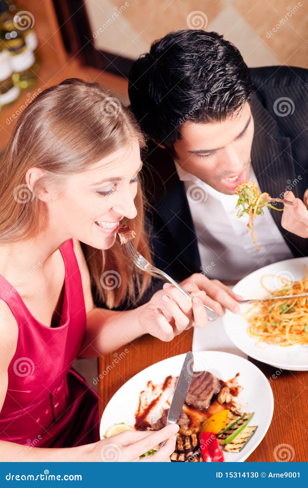 Coppie Che Hanno Pranzo Insieme Fotografia Stock - Immagine di lama ...