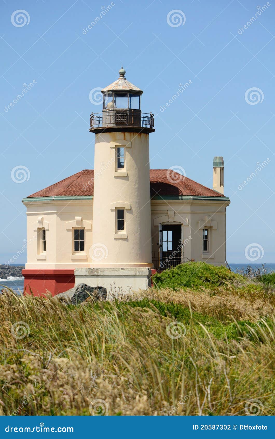 Coquille Lighthouse stock photo. Image of harbor, historic - 20587302