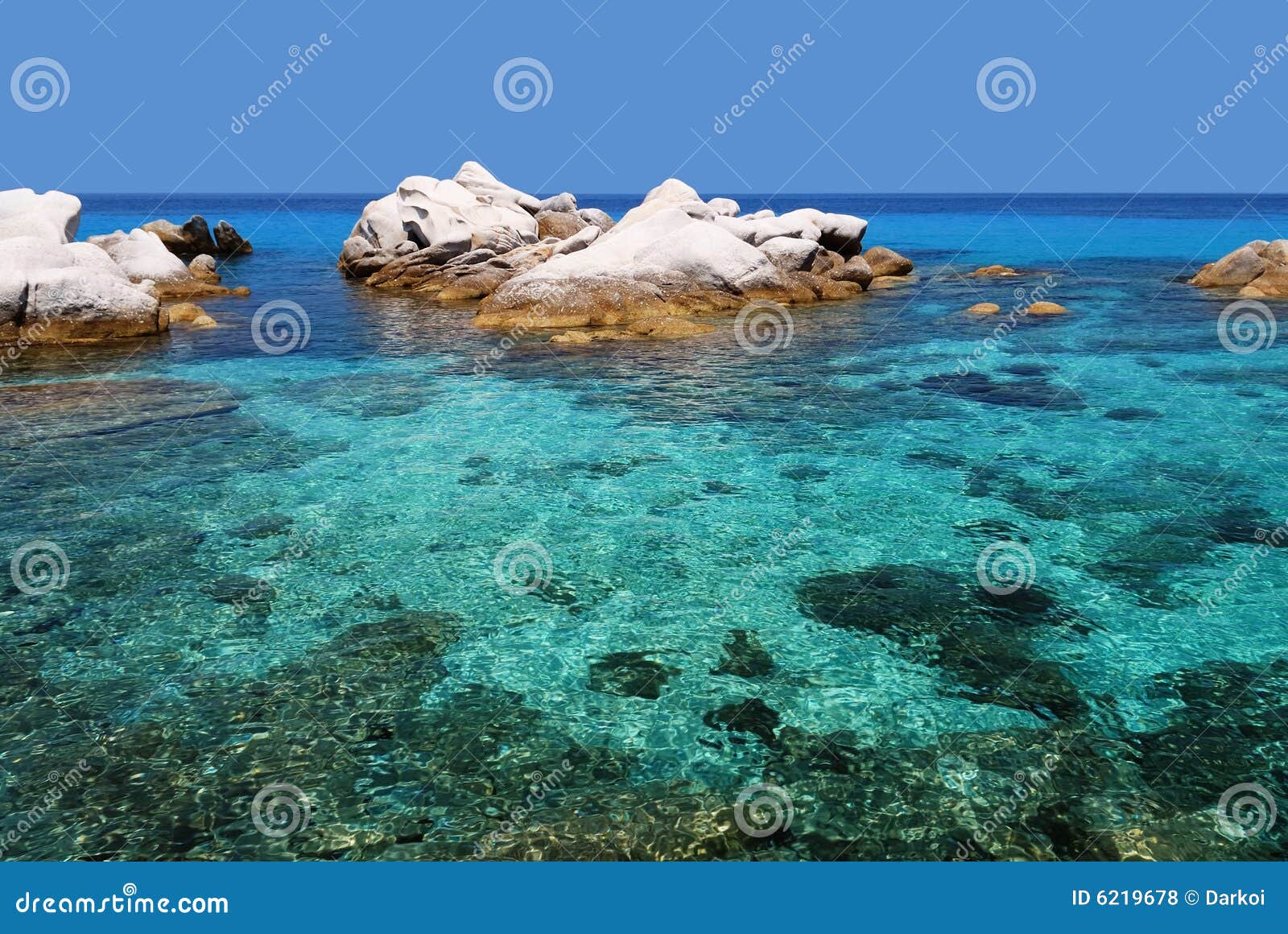 Cor do mar foto de stock. Imagem de ensolarado, rochoso - 6219678