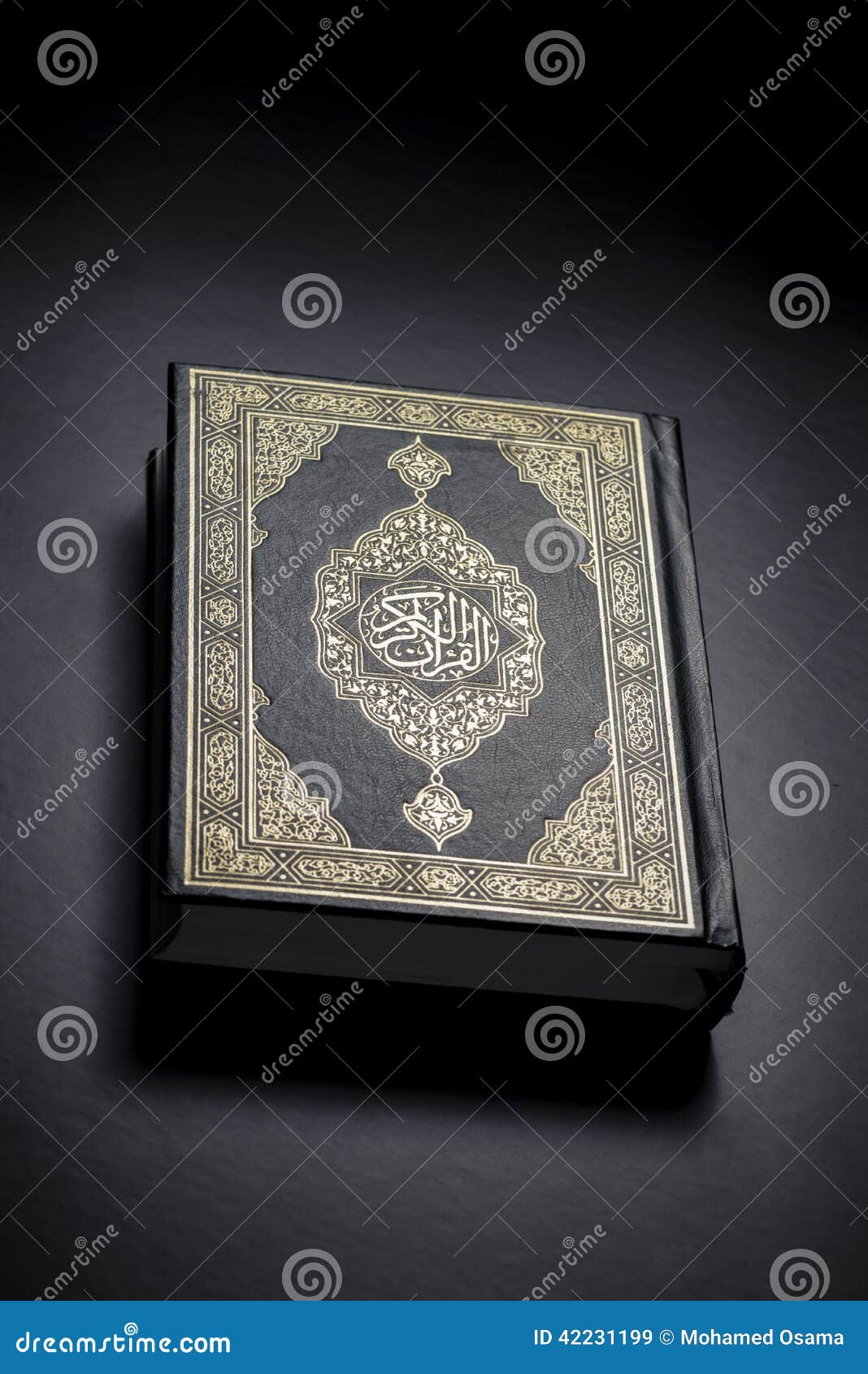 Corano del libro sacro immagine stock. Immagine di illustrazione - 42231199