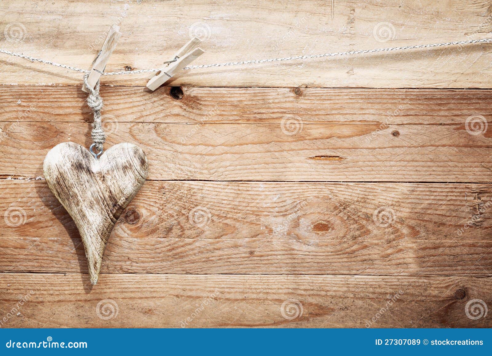 Corazón De Madera Rústico Hermoso Imagen de archivo - Imagen de cadena ...