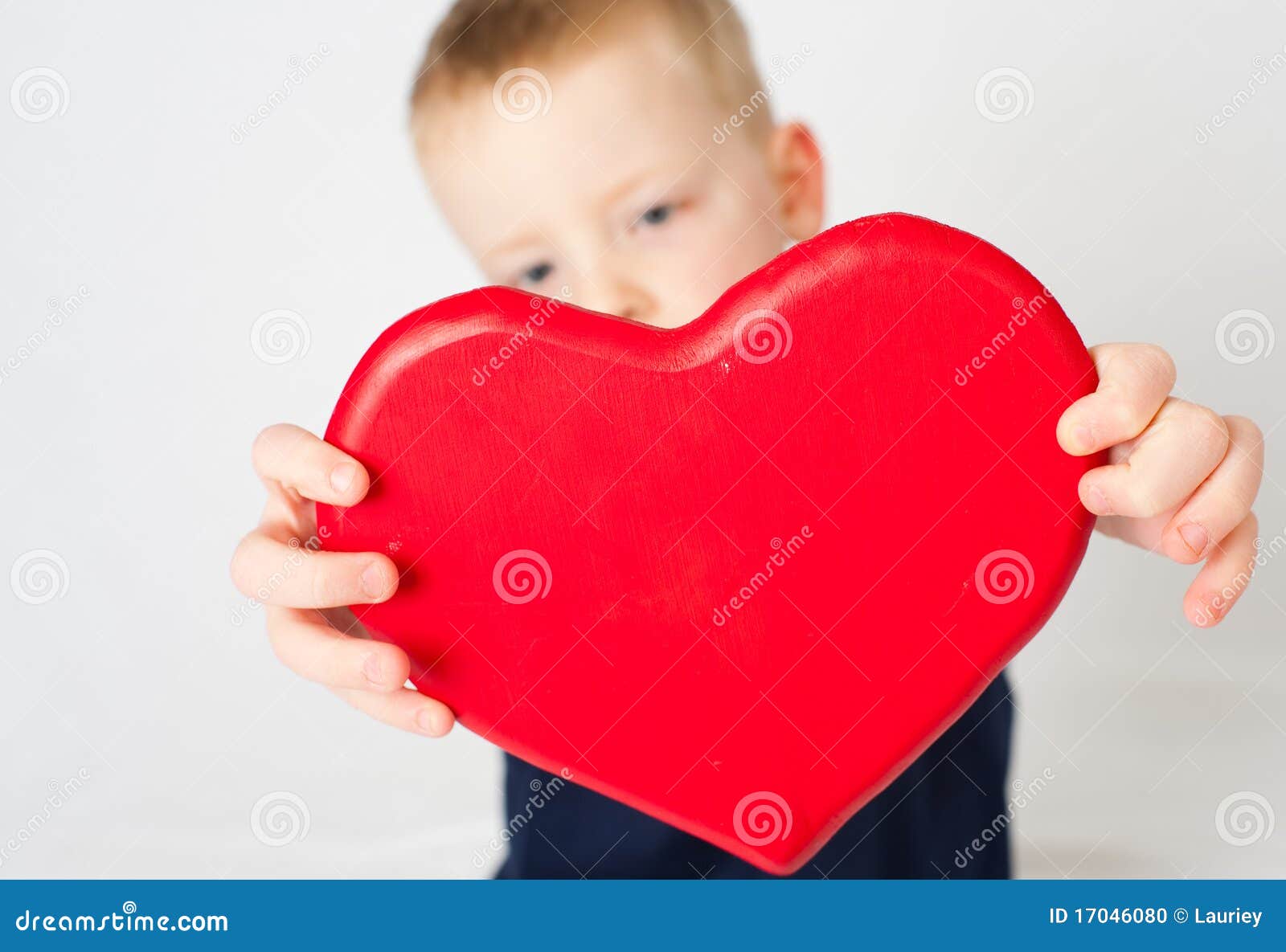 Corazón de un niño foto de archivo. Imagen de dulce, valentina - 17046080