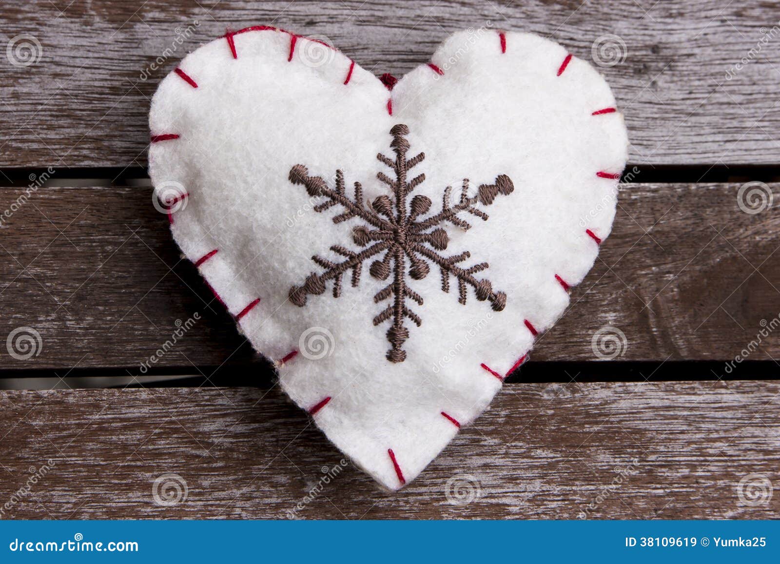 Corazón del fieltro imagen de archivo. Imagen de horizontal - 38109619