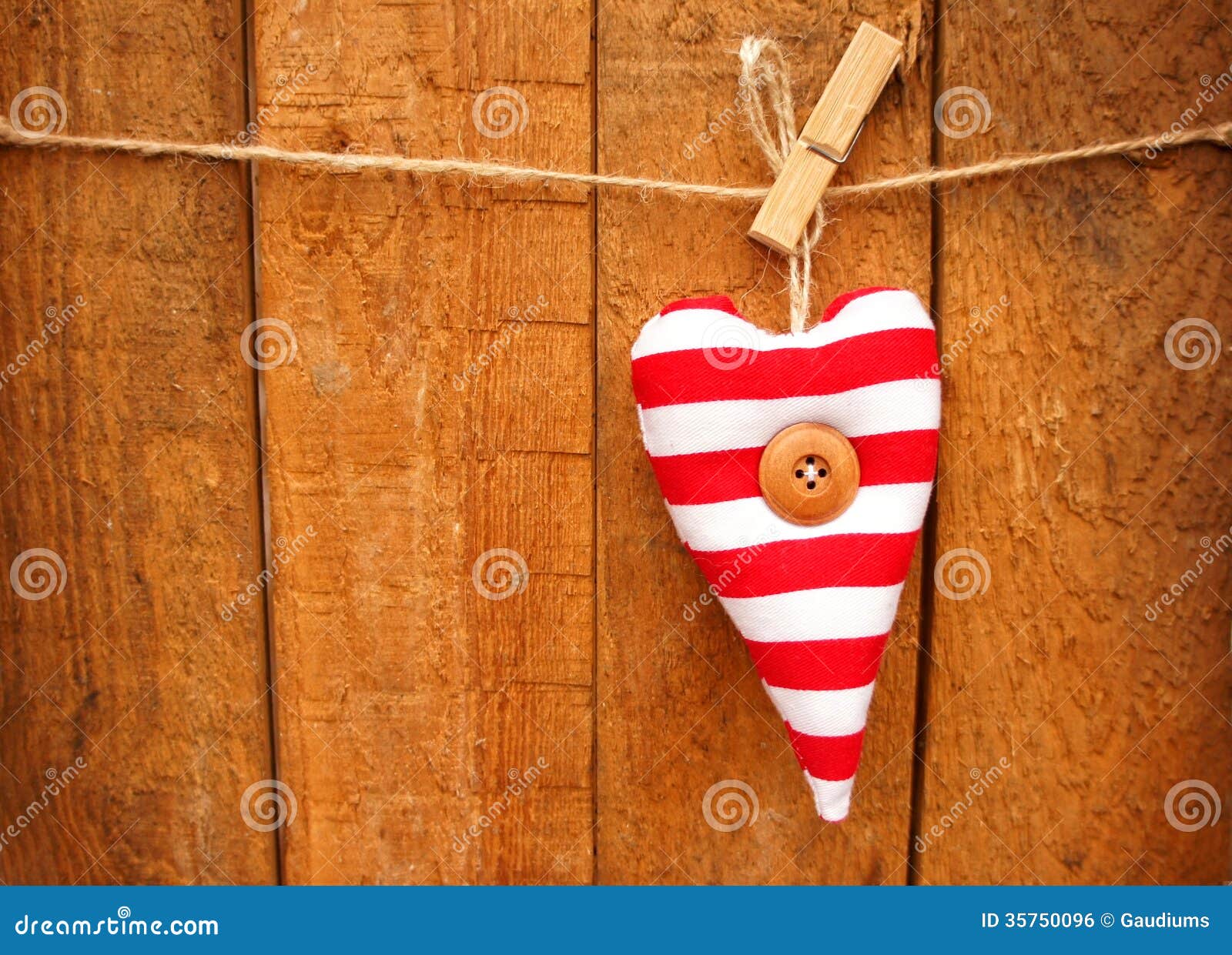 Corazón Rayado Rojo Y Blanco Foto de archivo - Imagen de estacional ...