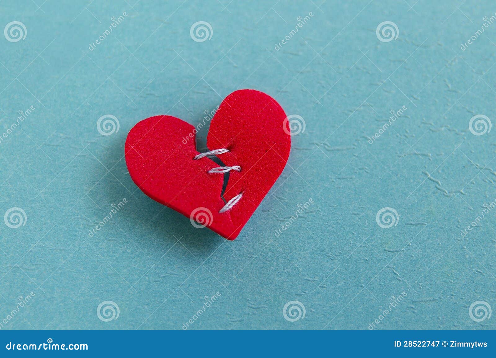 Corazón reparado imagen de archivo. Imagen de puntada - 28522747