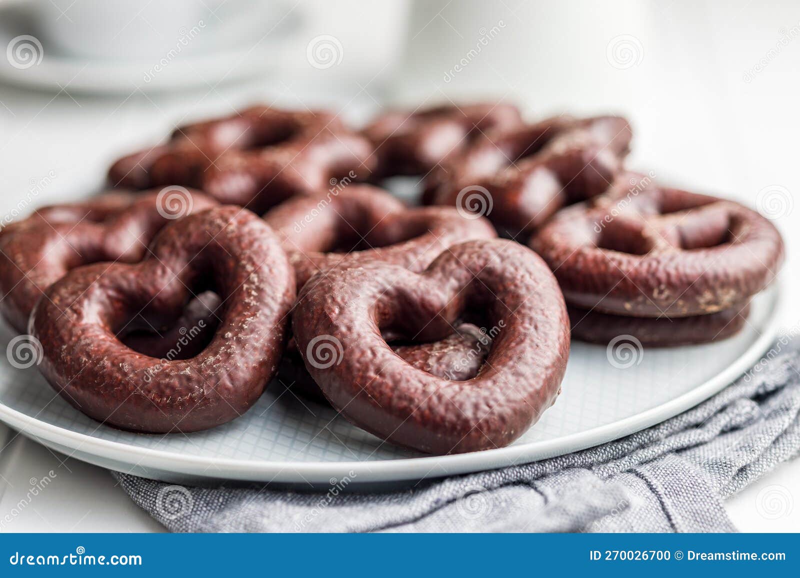 Corazones De Chocolate Dulce En Placa Foto de archivo - Imagen de ...