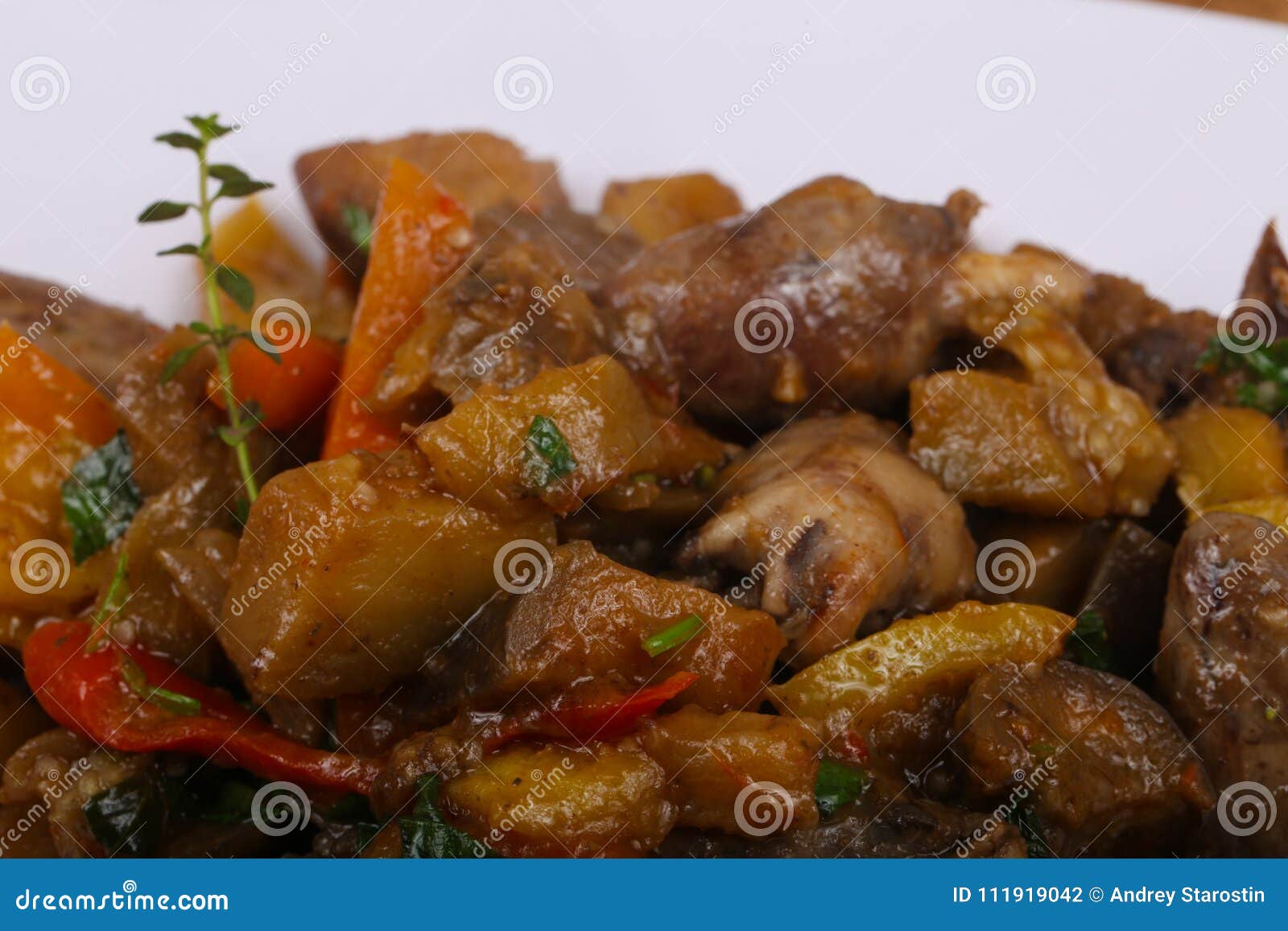 Corazones del pollo foto de archivo. Imagen de comida - 111919042