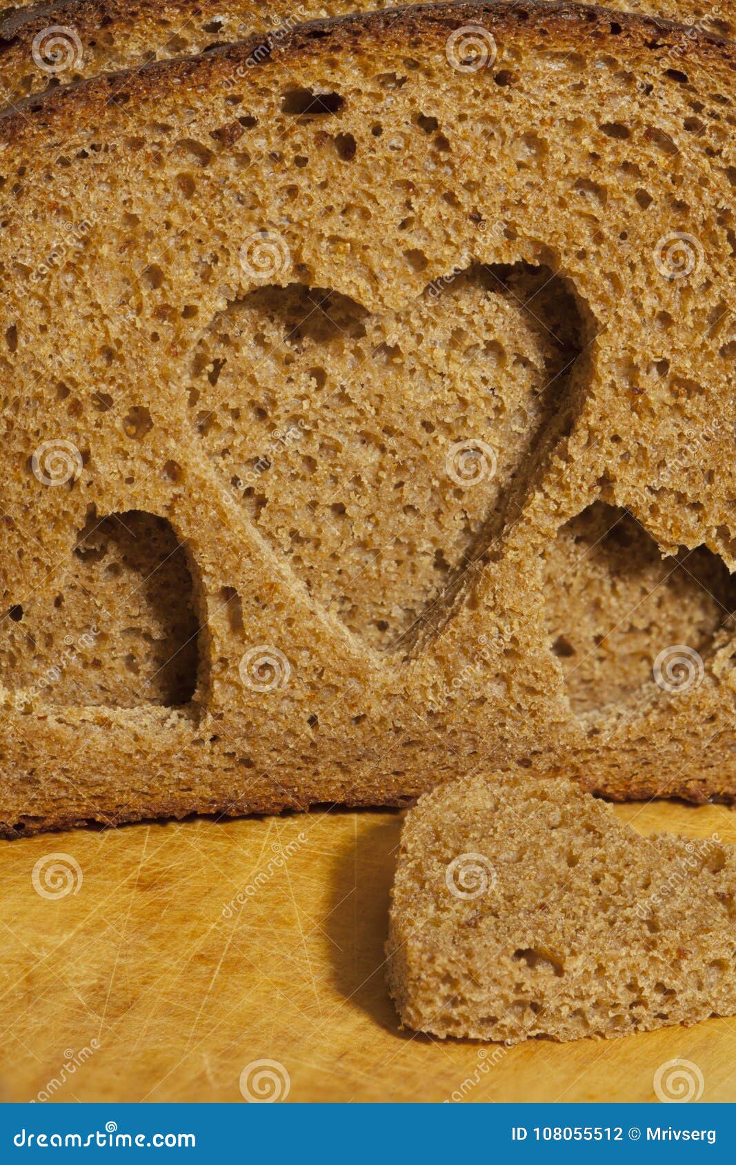 Corazones Hechos Del Pan De Centeno Foto de archivo - Imagen de salud ...
