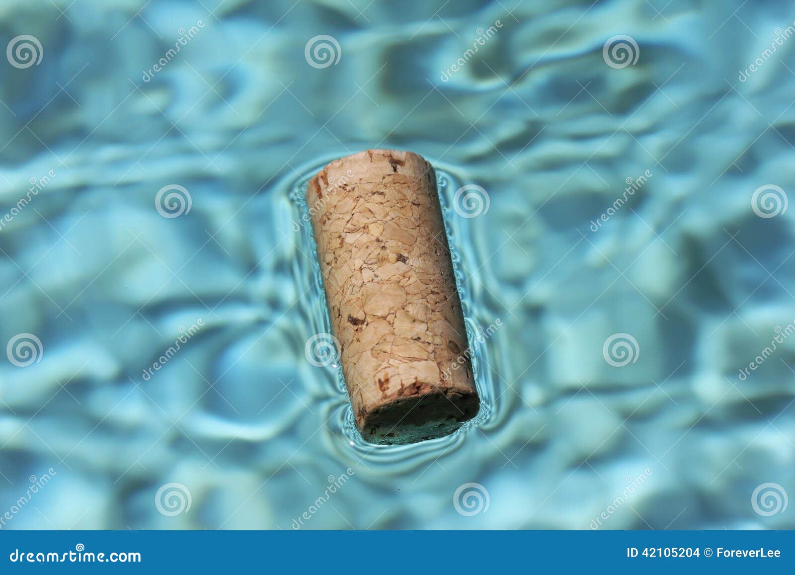 Corcho flotante foto de archivo. Imagen de vino, piscina - 42105204