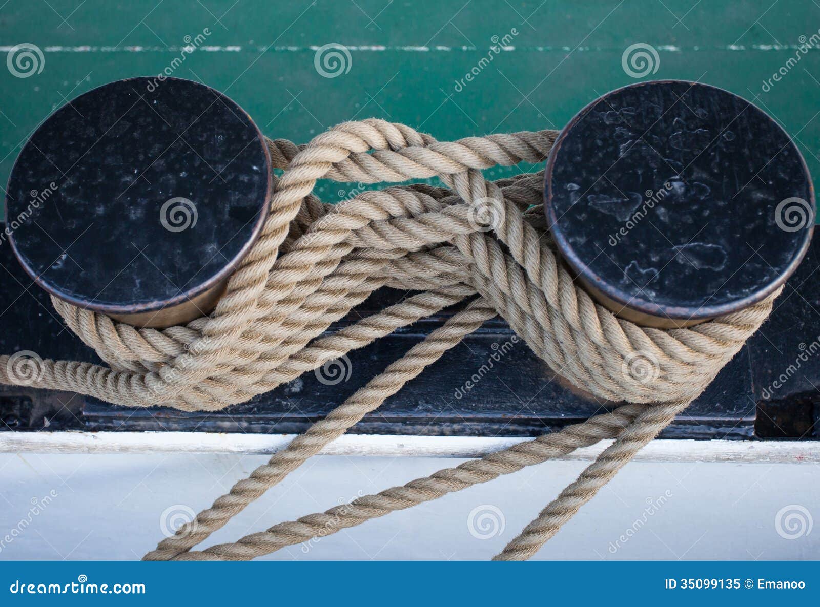 Corda Legata Sulla Nave in Porto Immagine Stock - Immagine di fissisi ...