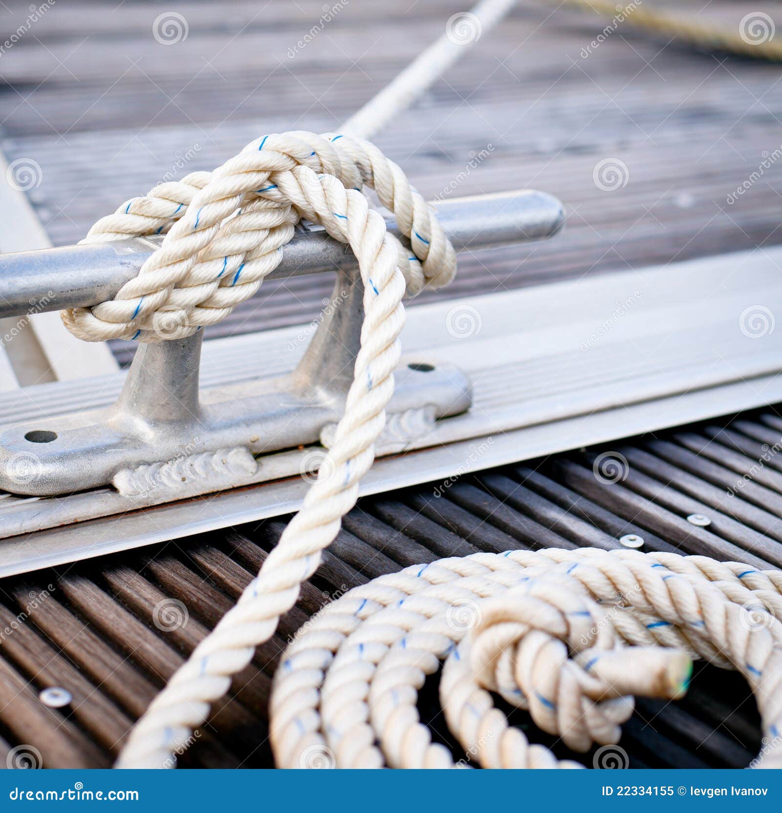 Corde D'amarrage Attachée Autour Du Point D'attache En Acier Image ...