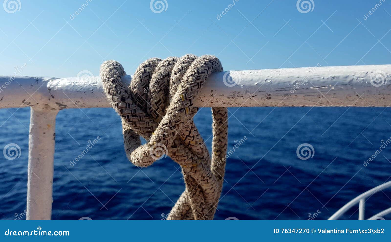 Corde De Bateau Avec Naviguer Le Noeud Photo stock - Image du noeud ...
