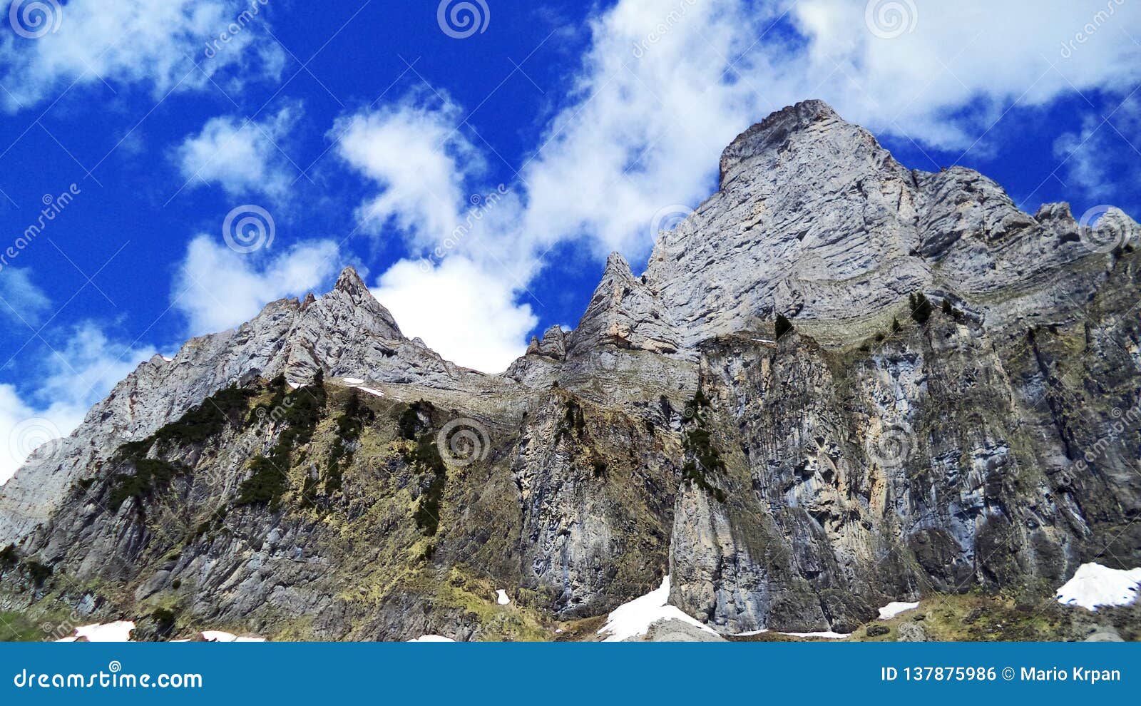 Cordillera Churfirsten Sobre El Lago Walensee Foto de archivo - Imagen ...