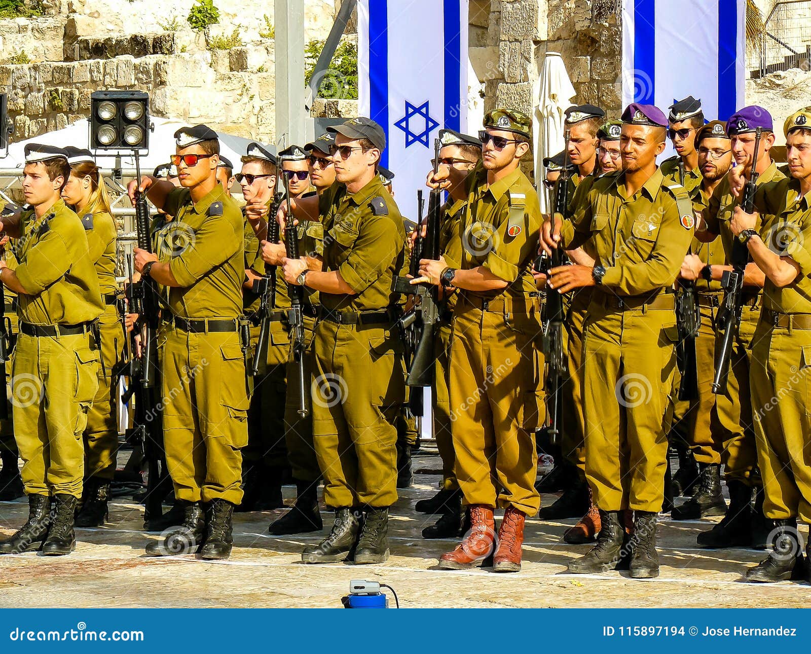 Cores de Israel imagem de stock editorial. Imagem de cara - 115897194