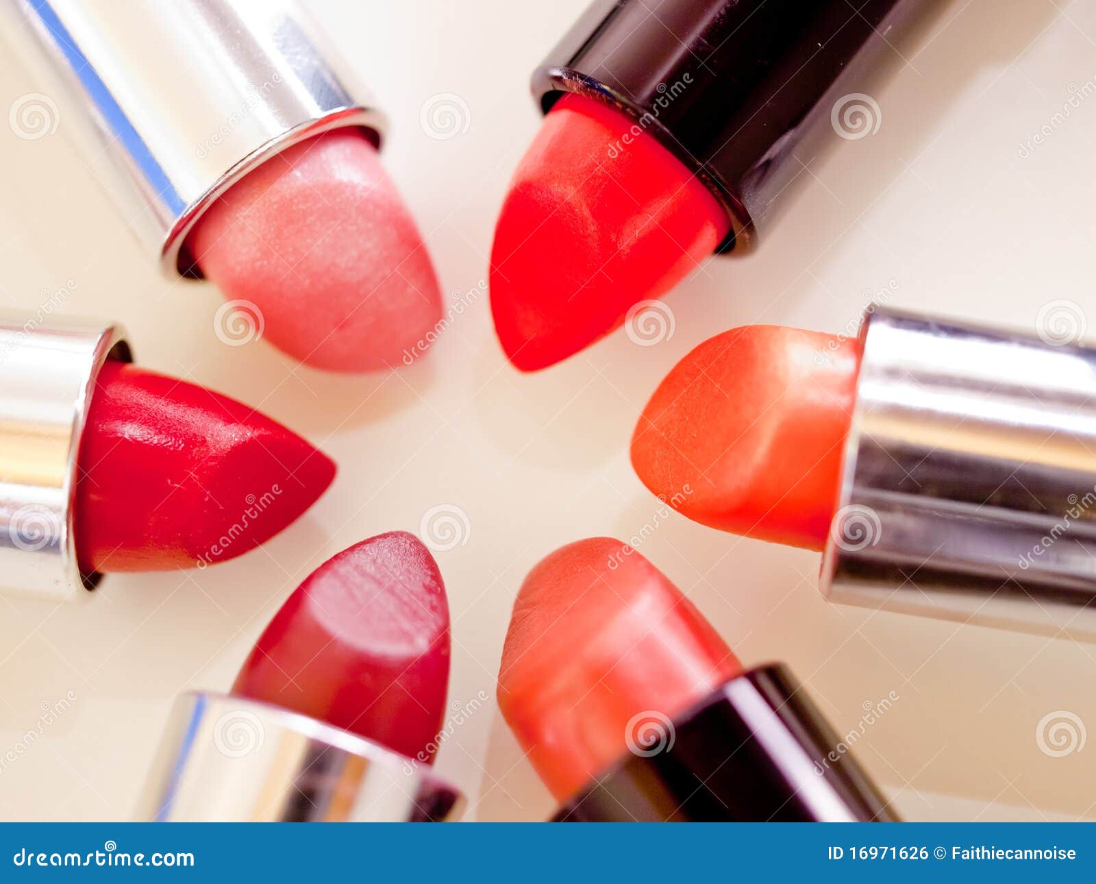 Cores do batom foto de stock. Imagem de roxo, alaranjado - 16971626