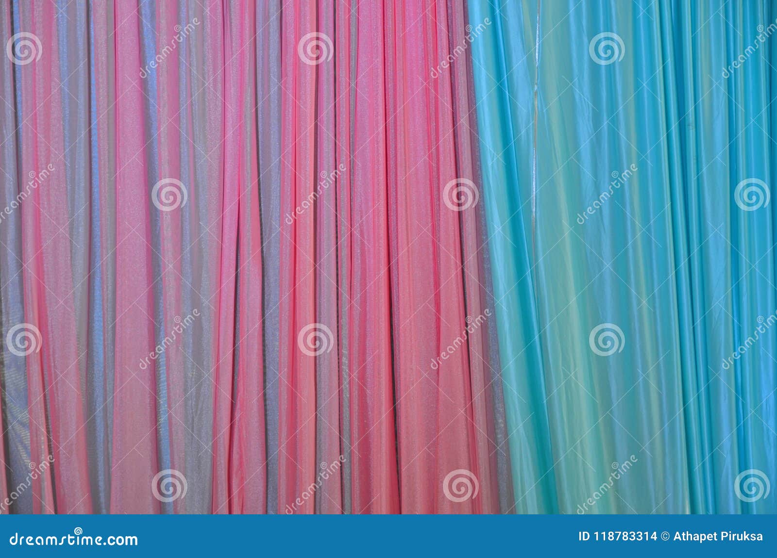 Cores Efervescentes Da Cortina Cor-de-rosa E Azul Foto de Stock ...