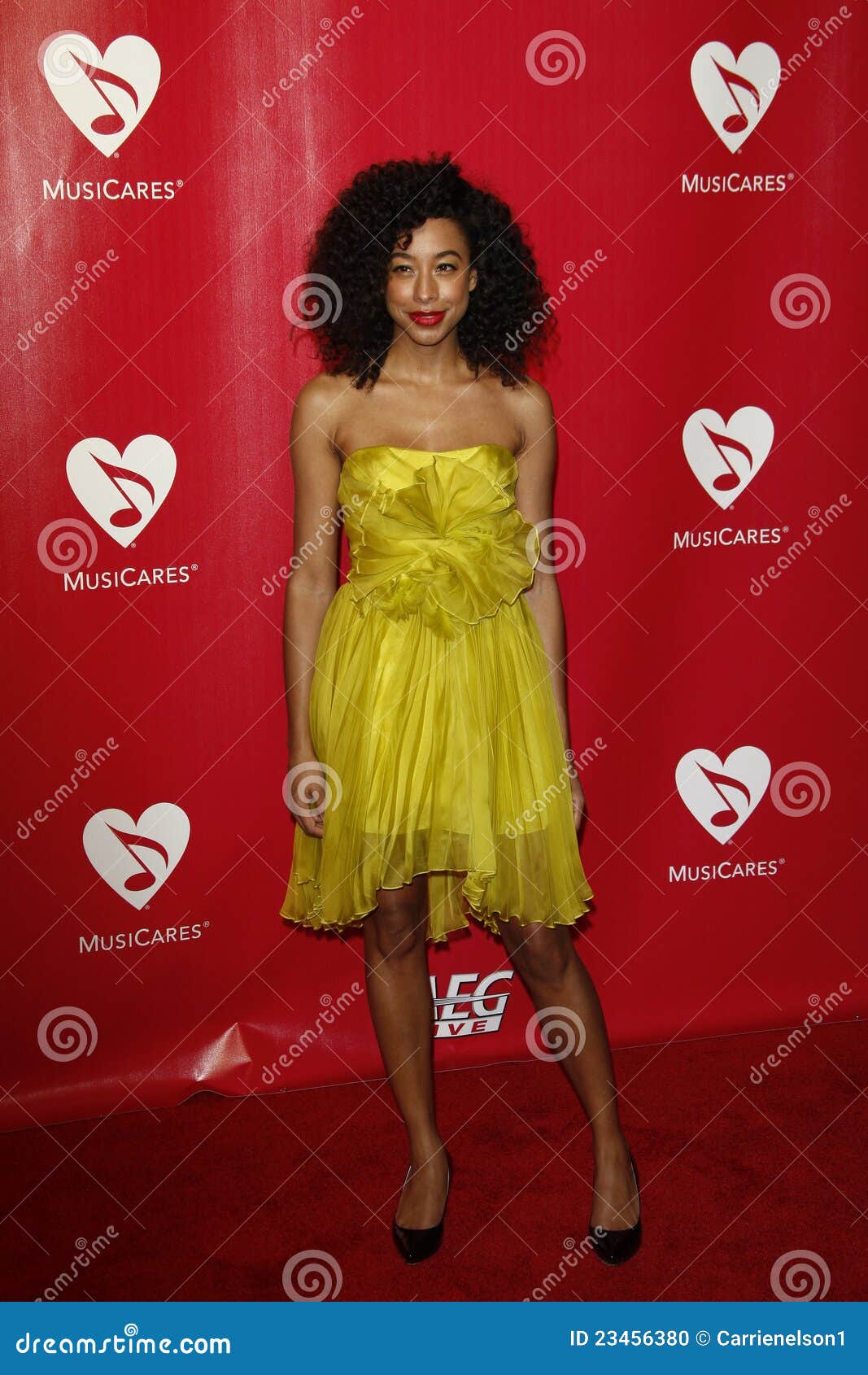 Corinne Bailey Rae Sings Into Mic As Band Jams On Stage At Wanderlust ...