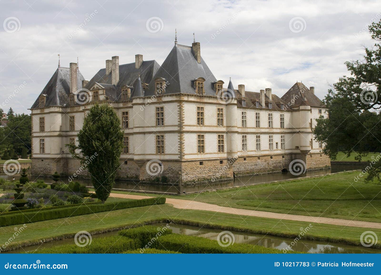 Cormatin de de château image stock. Image du construction - 10217783