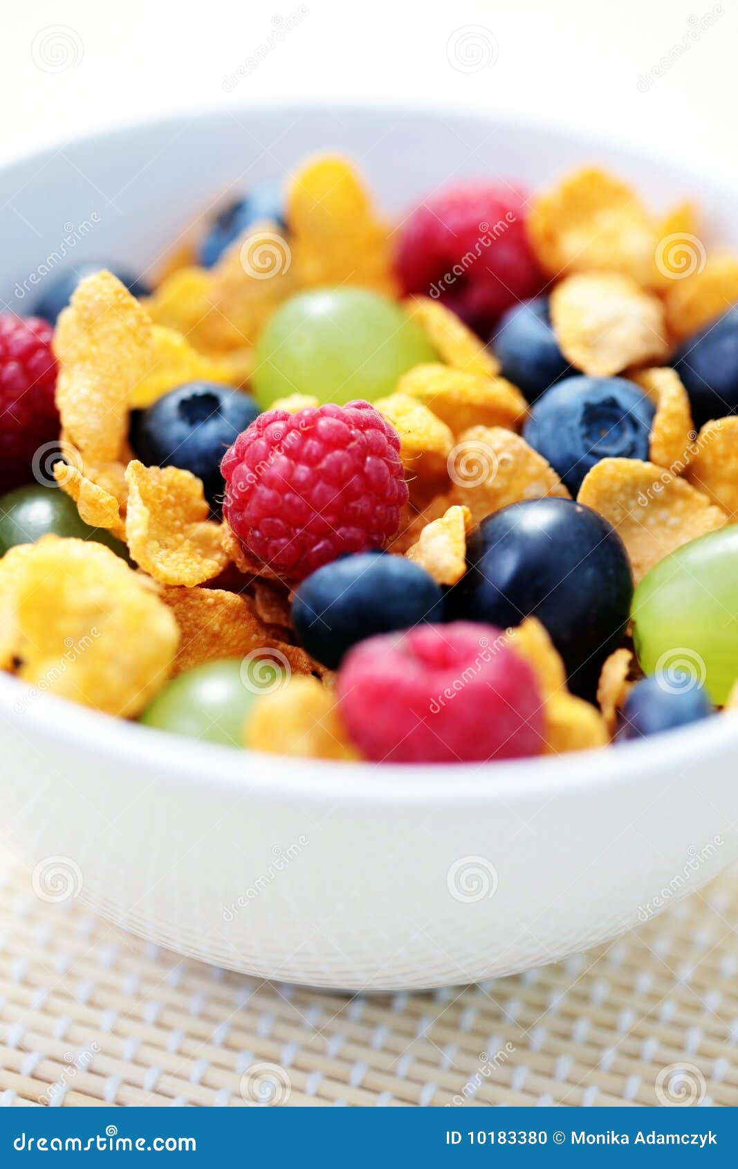 Corn flakes with fruits stock photo. Image of bowl, diet - 10183380