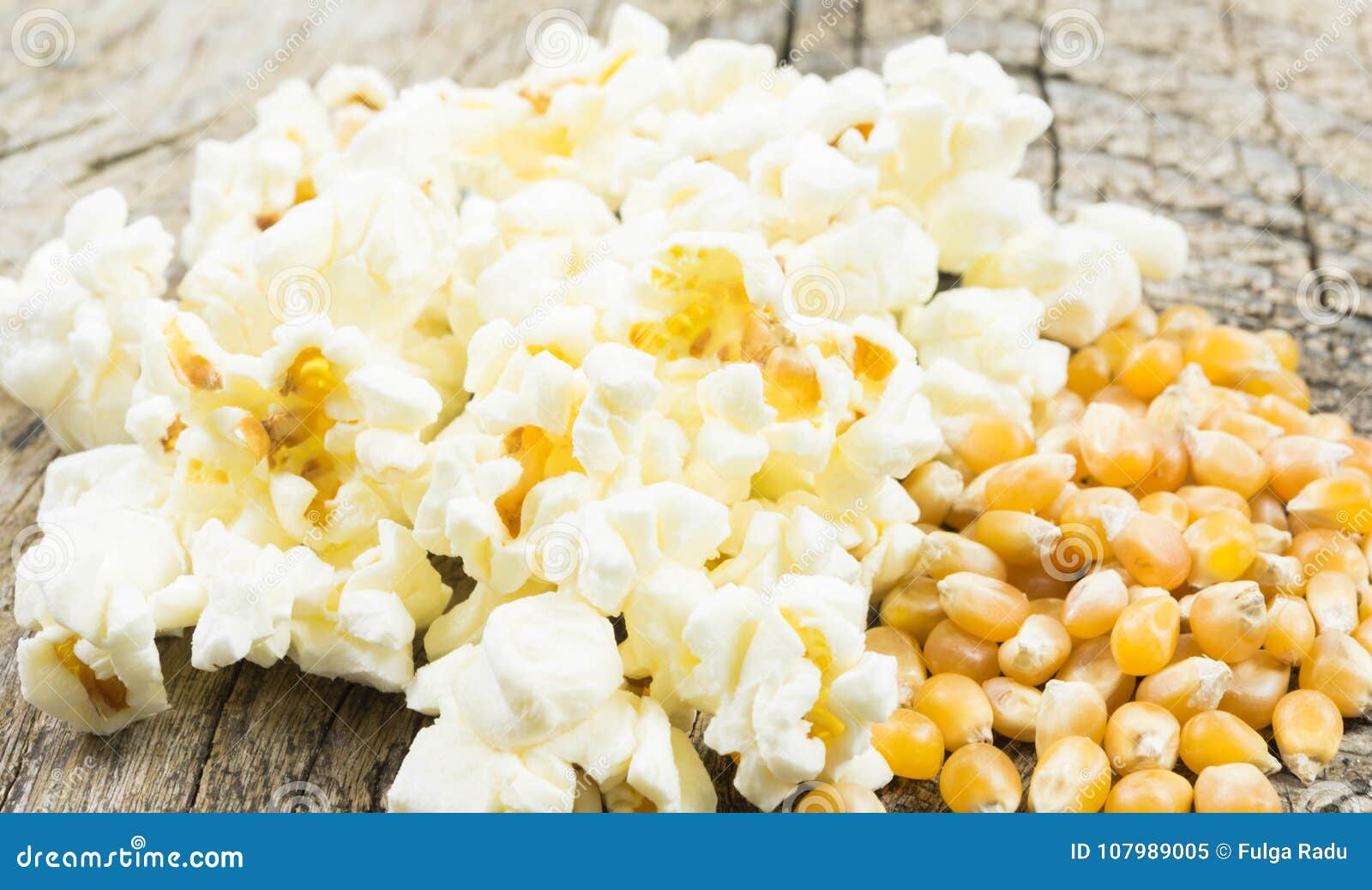Corn, Popcorn And Straw Hat. Typical Table Arrangements For The ...