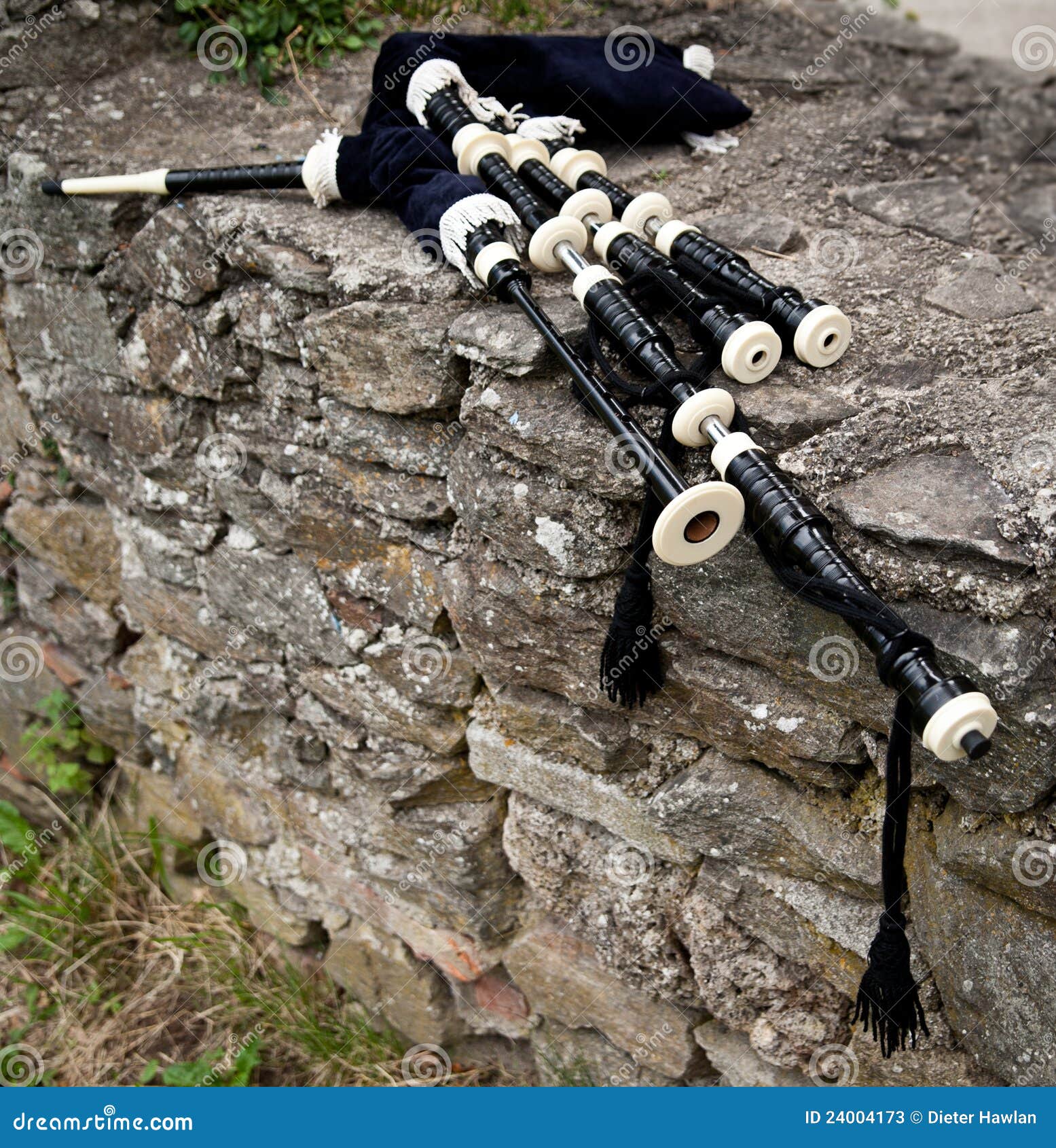 Cornemuse Sur Un Mur En Pierre Image stock - Image du tradition, tuyaux ...