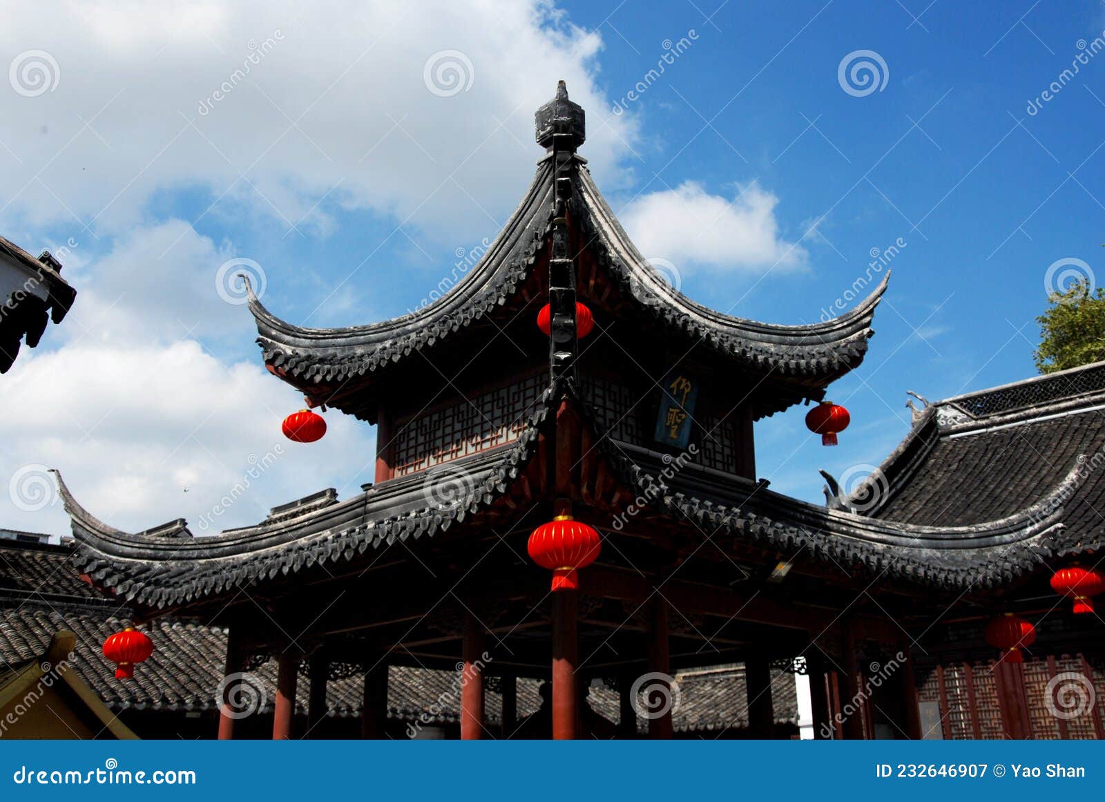 Corner Of Building Stock Photo | CartoonDealer.com #1470984