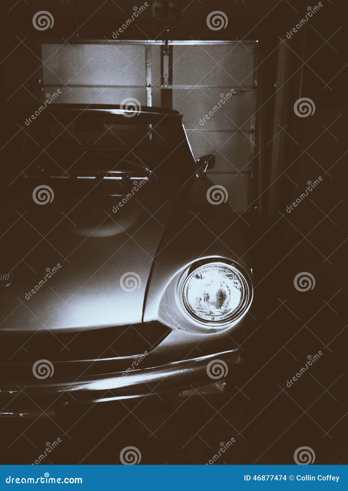 Corner editorial stock image. Image of garage, headlight - 46877474