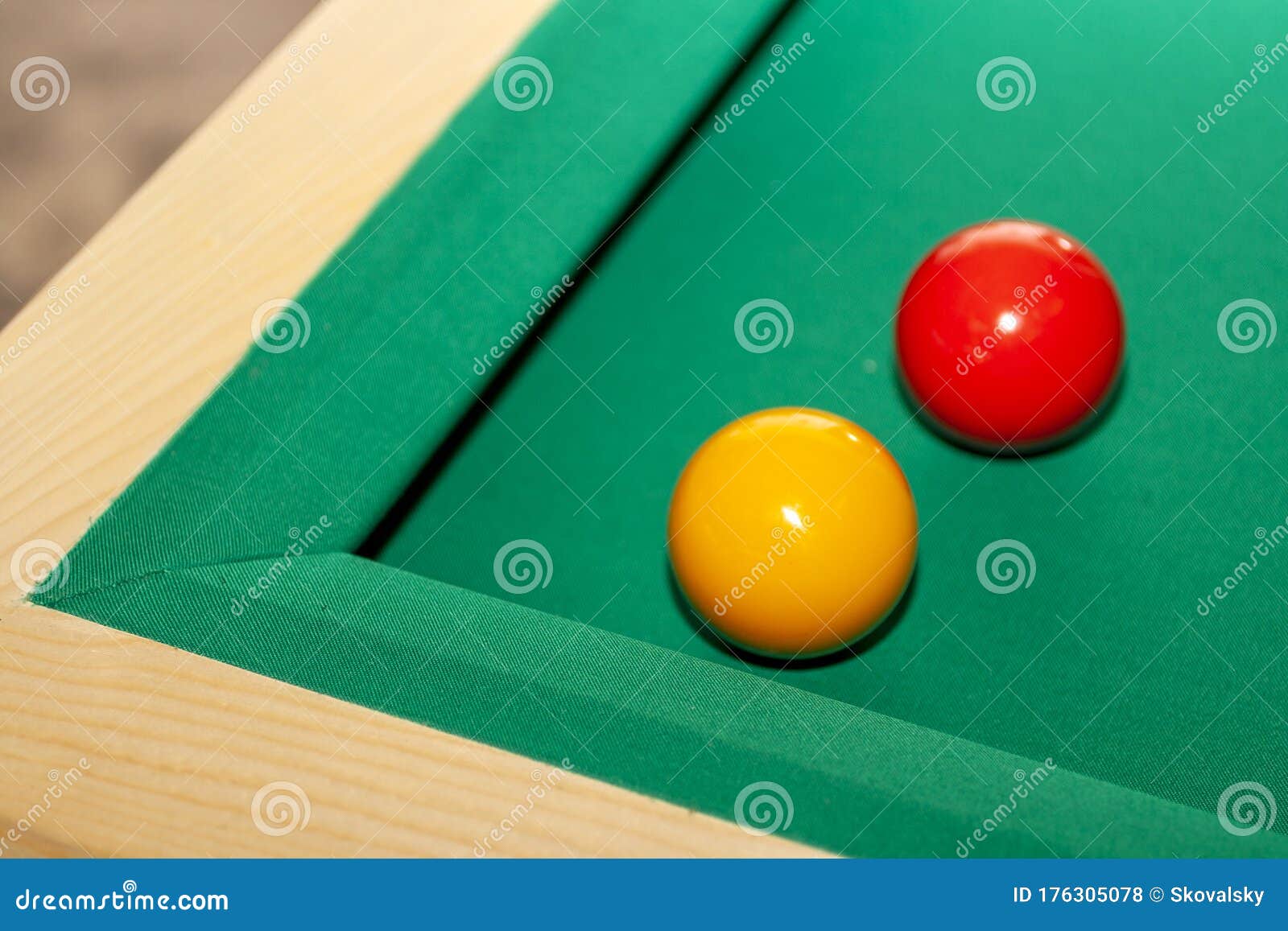 Corner of a Carom Billiard Table Stock Photo - Image of snooker, green ...
