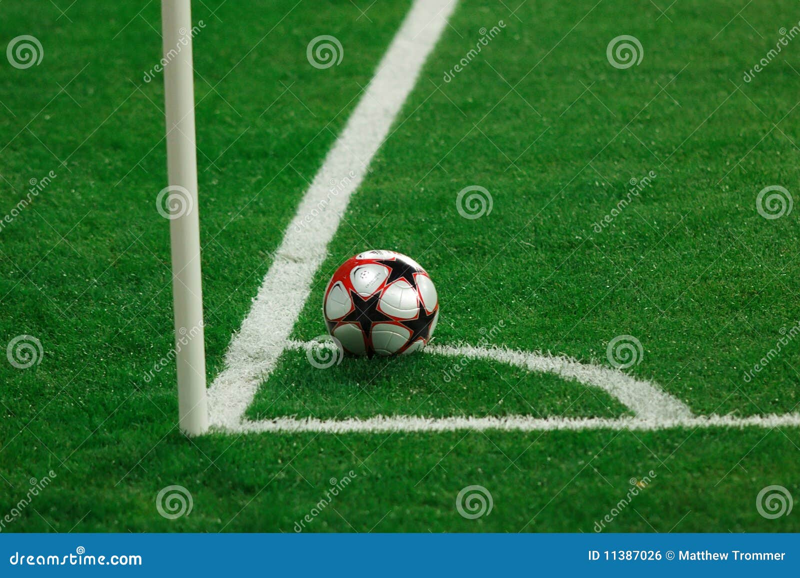 Corner Kick editorial photo. Image of stadium, spain - 11387026
