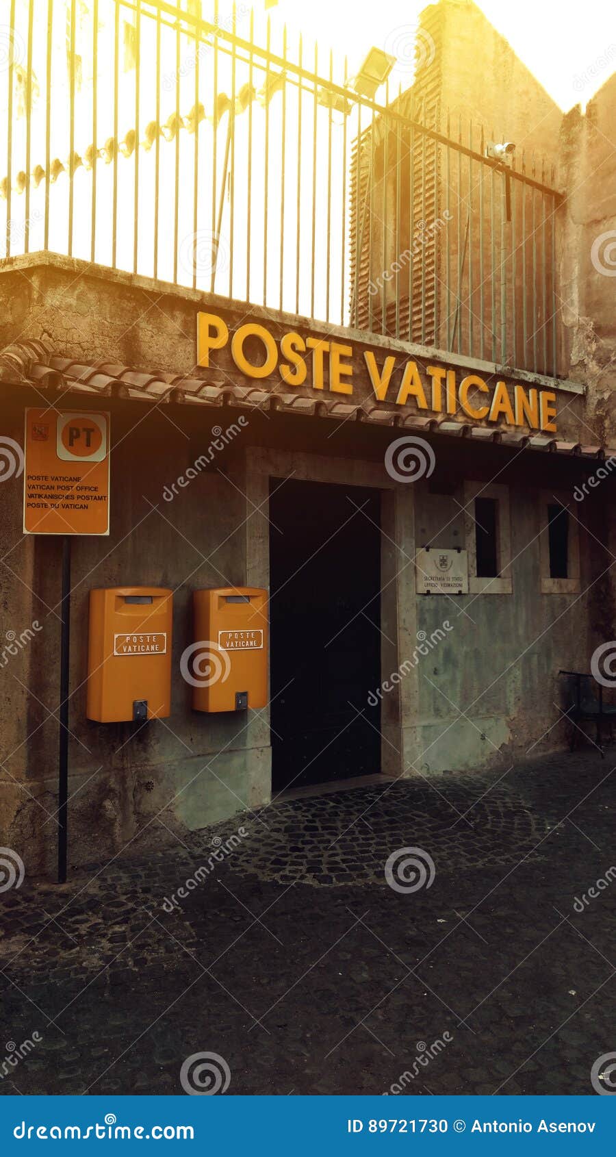 Corner poste vaticane editorial image. Image of phone - 89721730