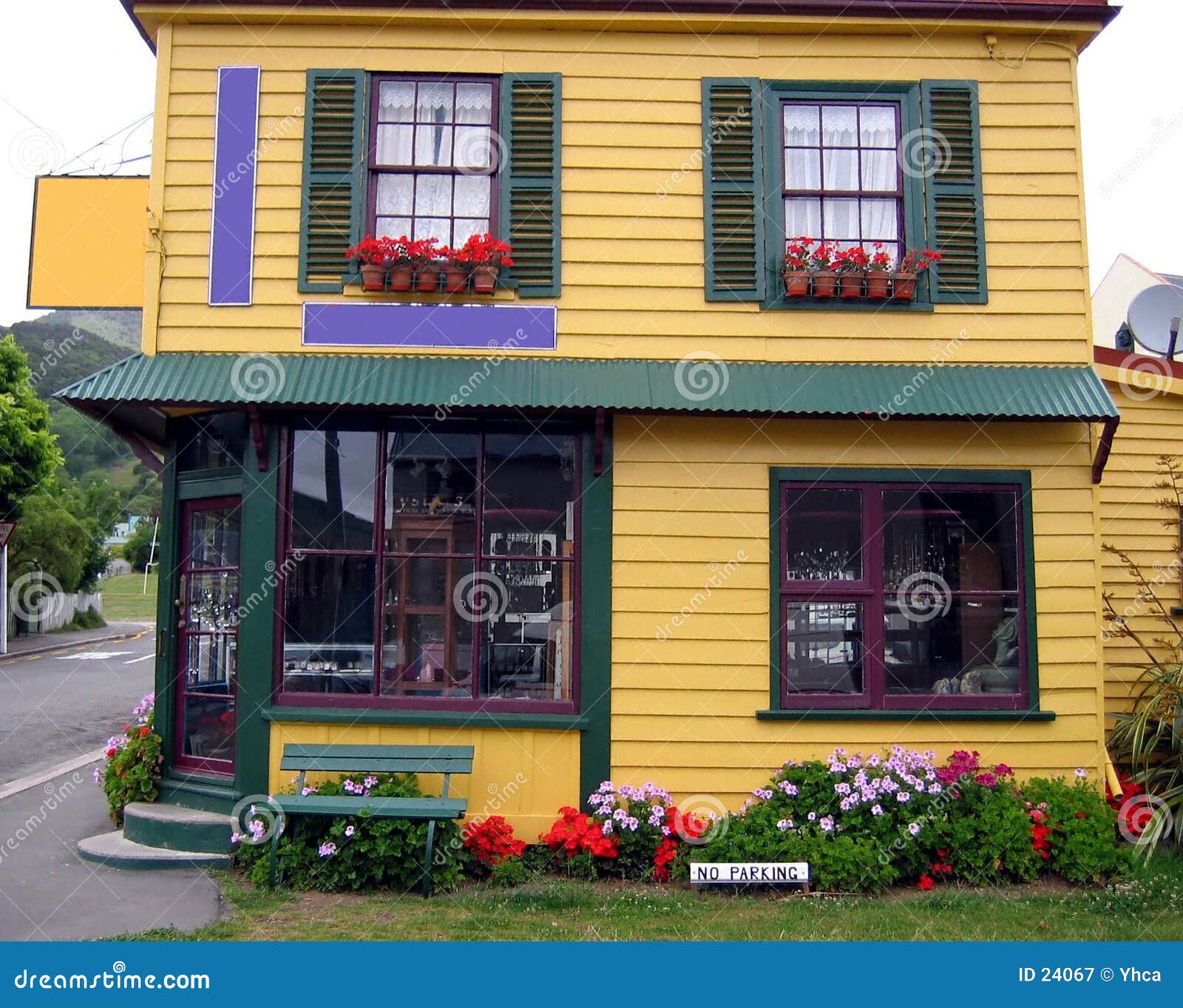Corner Store stock image. Image of clapboard, zealand, yellow - 24067