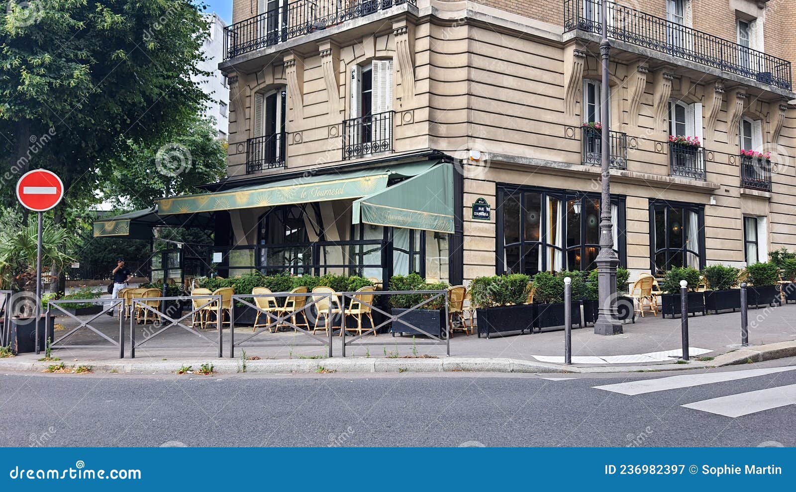 Corner street in Paris stock image. Image of plaza, house - 236982397