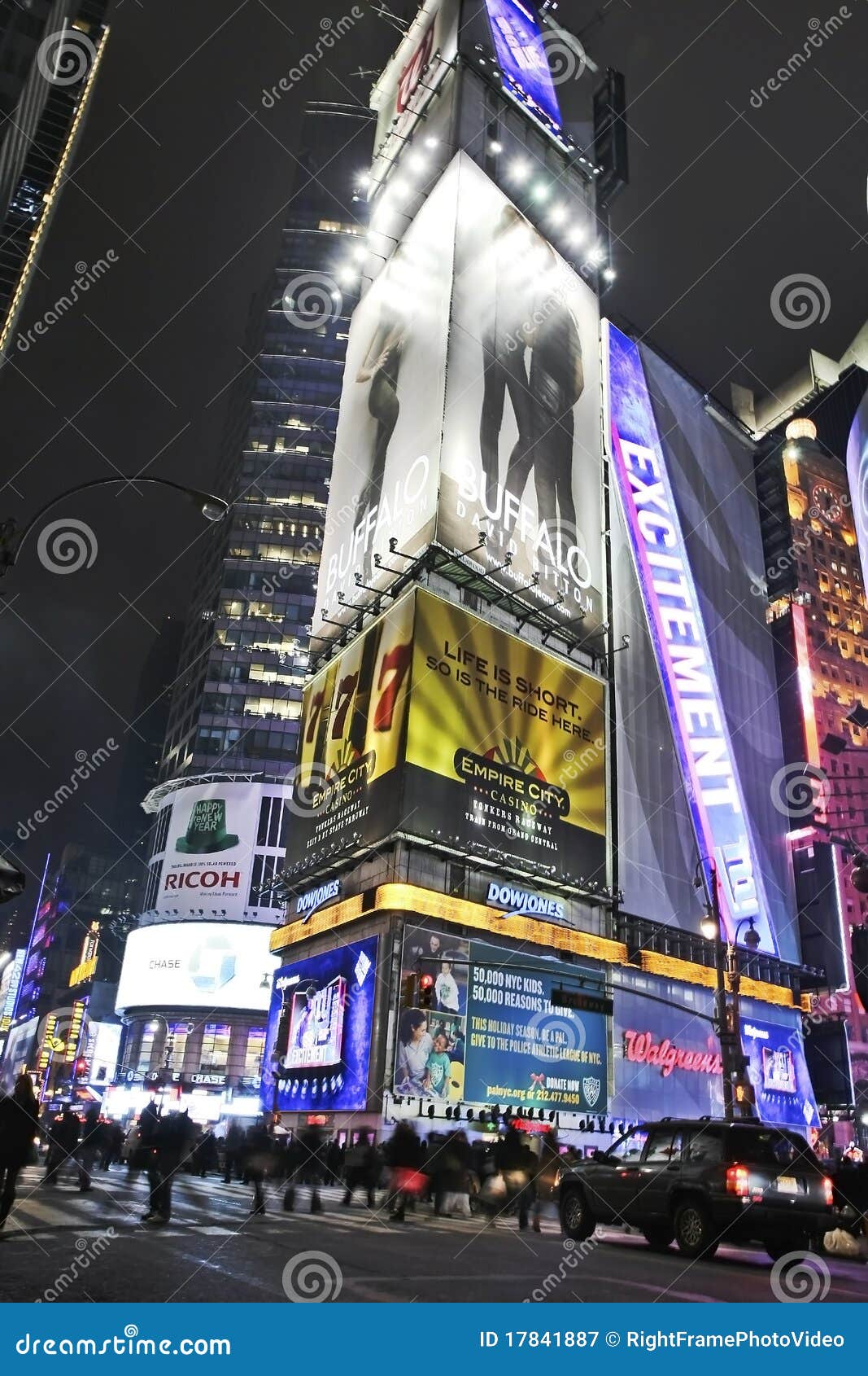 Corner of Times Square editorial photography. Image of opera - 17841887