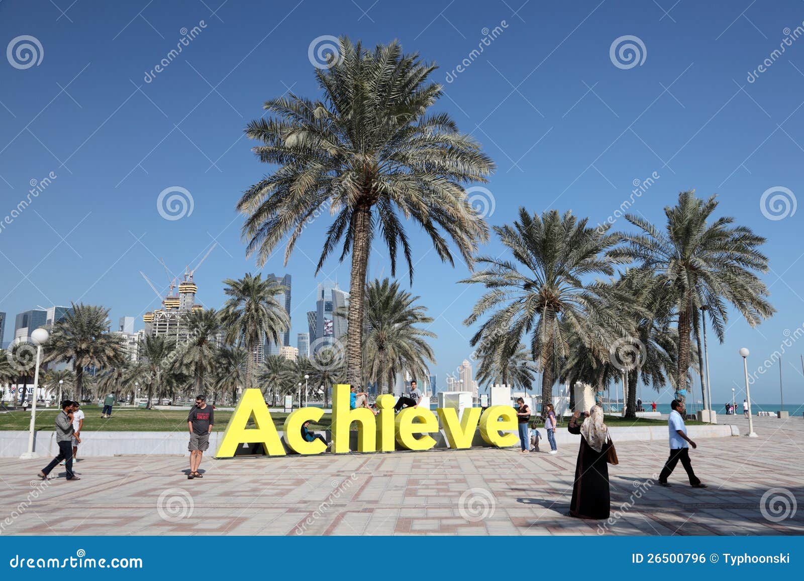 Corniche de Doha, Qatar foto editorial. Imagen de alcance - 26500796