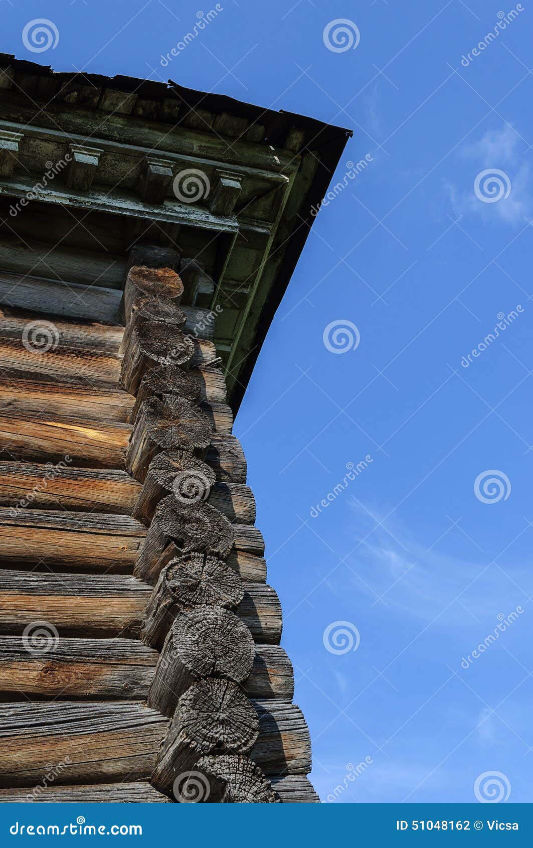 Cornisa De La Casa De Madera Vieja Foto de archivo - Imagen de viejo ...