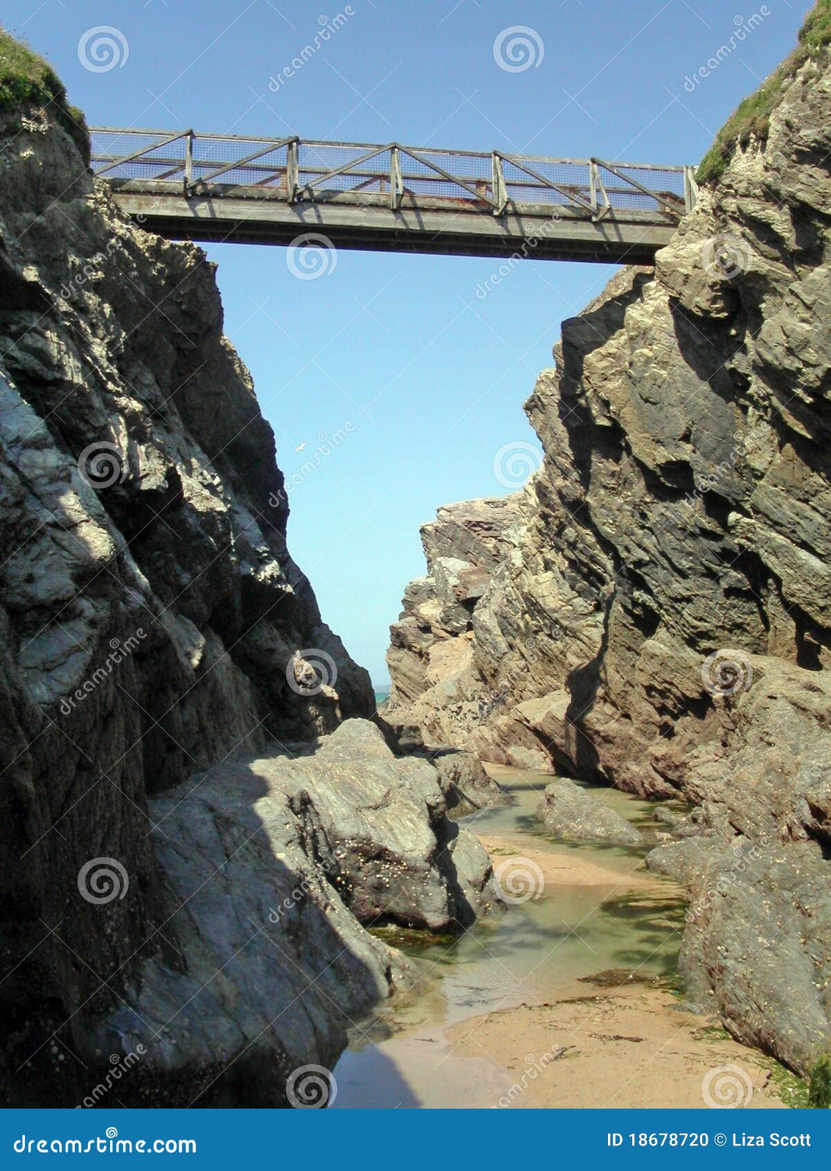 Cornwall beach bridge stock photo. Image of british, people - 18678720