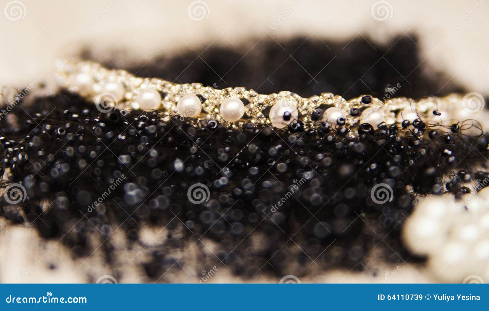 Corona de la perla imagen de archivo. Imagen de tesoro - 64110739