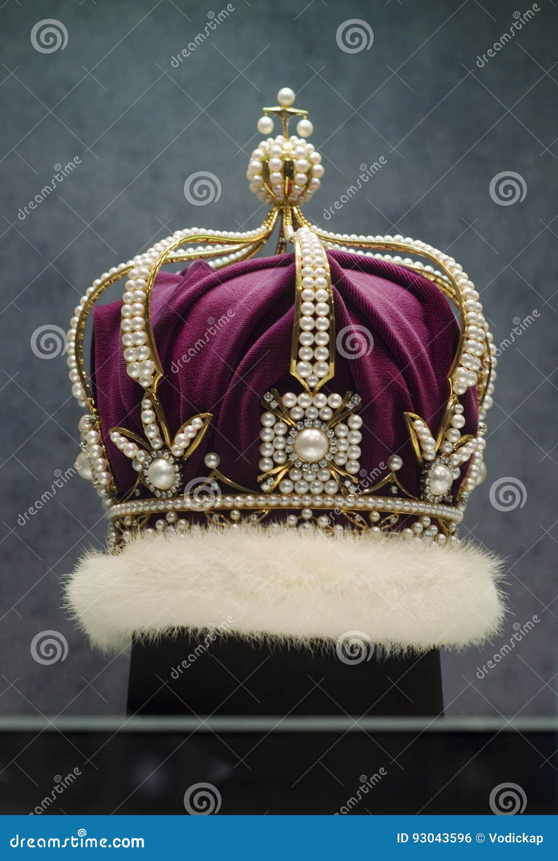 Corona de la perla foto de archivo. Imagen de perla, europa - 93043596