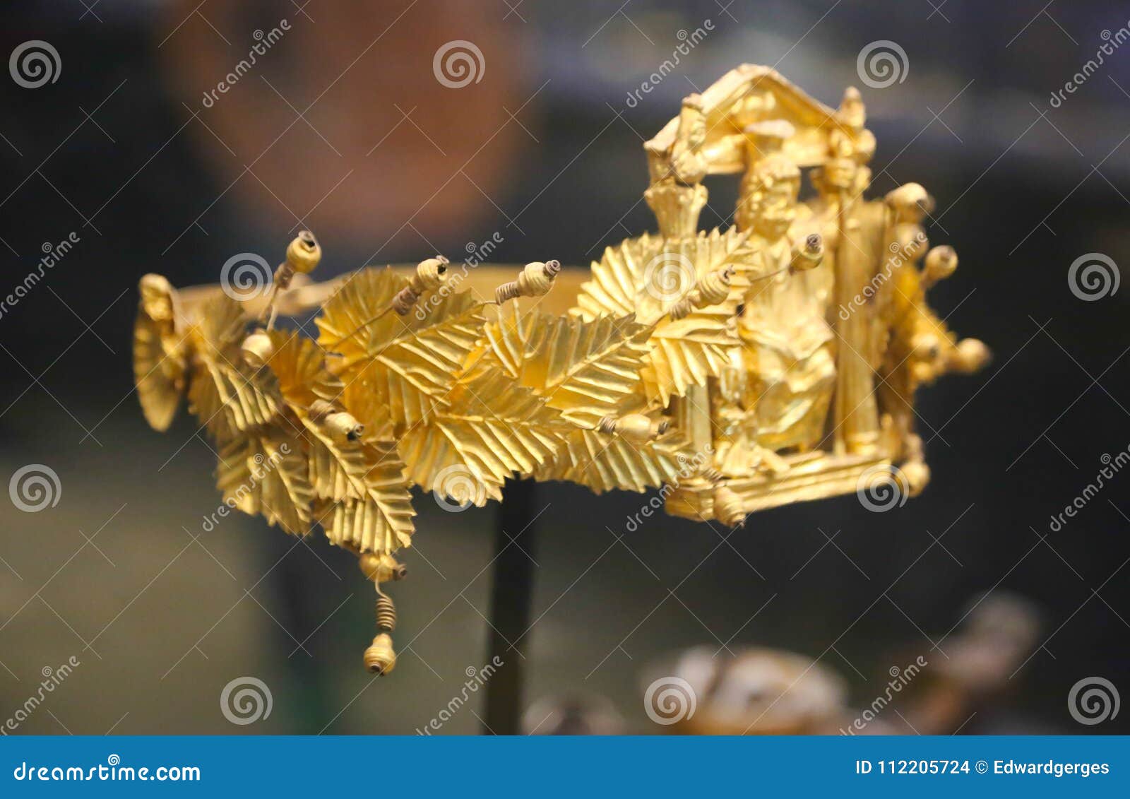 Corona Del Oro Del Tesoro De Douch - Museo Egipcio Imagen de archivo ...